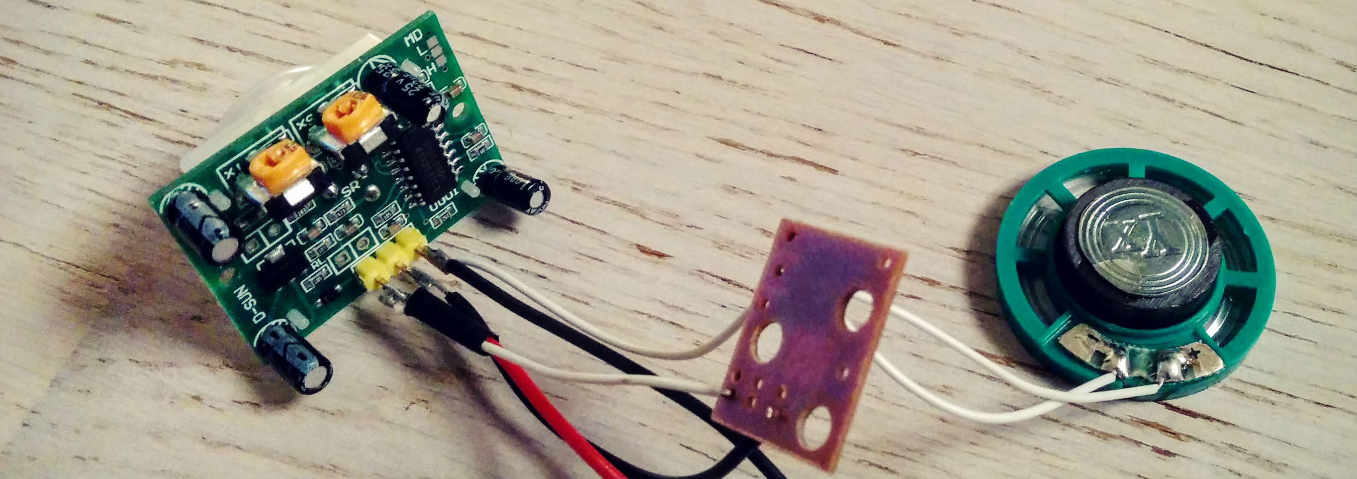 April Fools: Annoying Laughter Machine - SQroot.eu